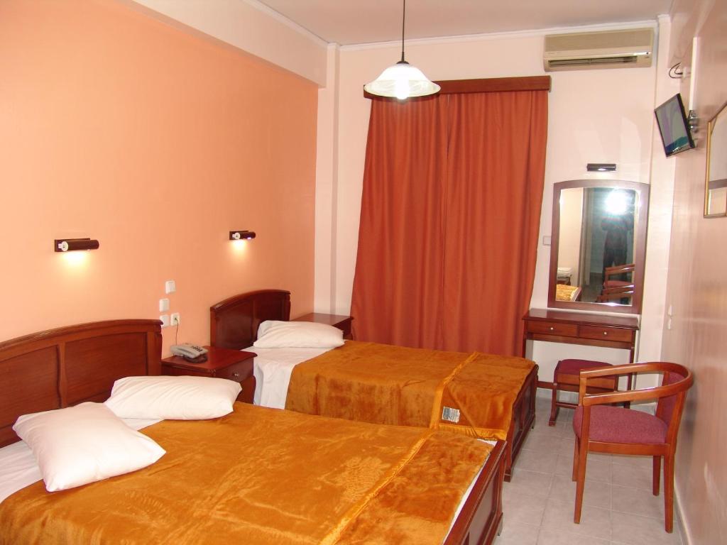 ΤΡΙΚΛΙΝΟ ΔΩΜΑΤΙΟ – Hotel Cosmos Athens – Ξενοδοχείον Κόσμος Αθήνα